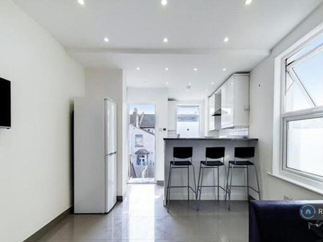 3 Bedroom Flat For Rent In London