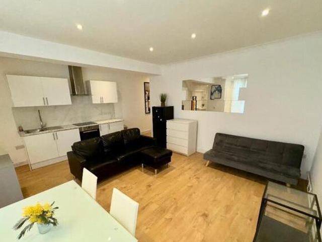 3 Bedroom Flat For Rent In London