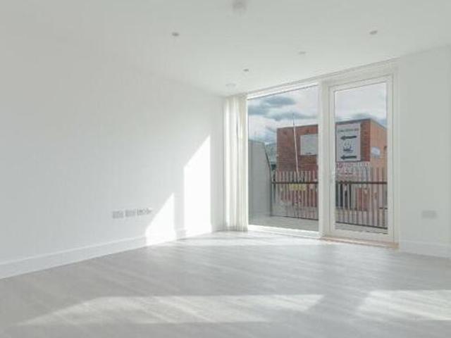 3 Bedroom Flat For Rent In London
