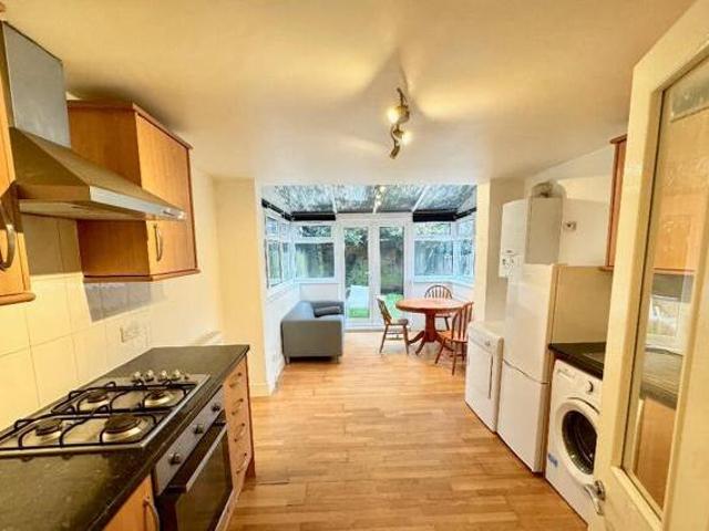 3 Bedroom Flat For Rent In London