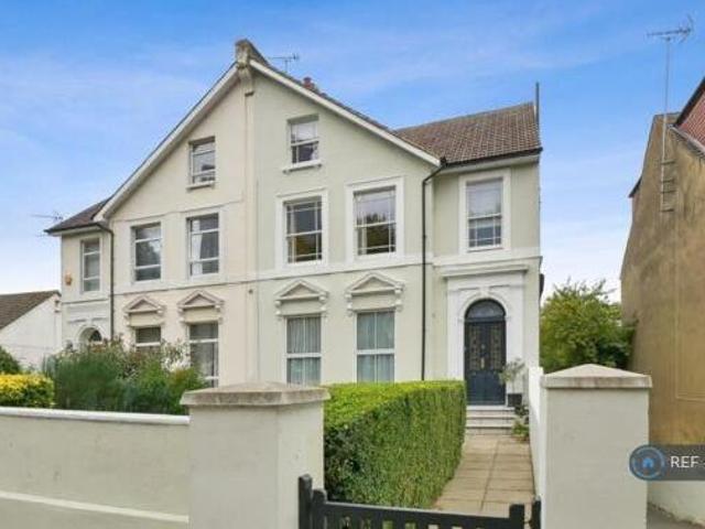 3 Bedroom Flat For Rent In London