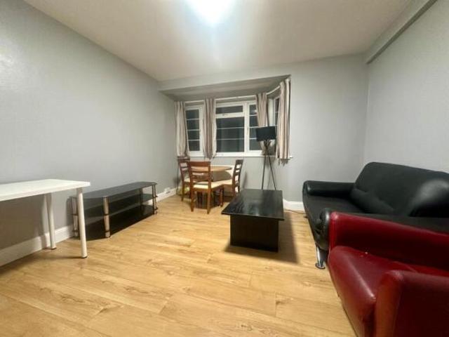 3 bedroom flat for rent in London, SW17