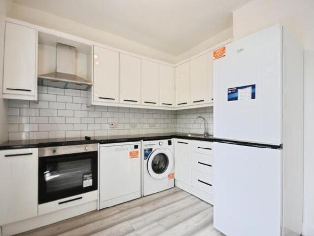 3 bedroom flat for rent in London Road, Isleworth, TW7
