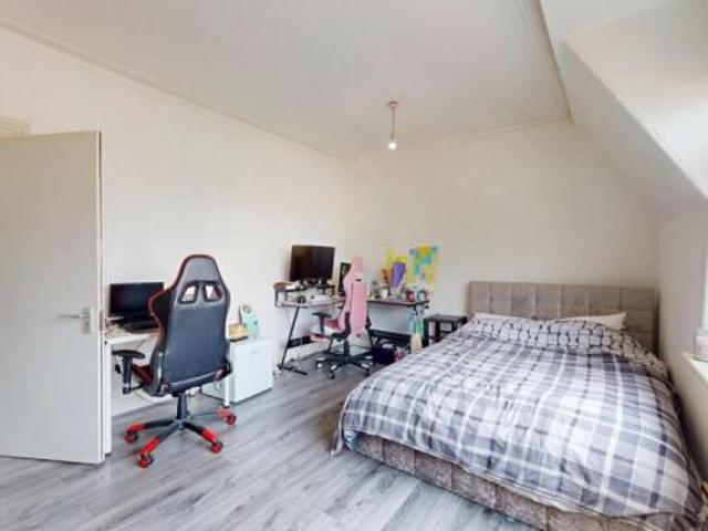 3 bedroom flat for rent in London Road Isleworth, TW7
