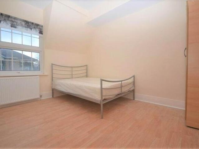 3 bedroom flat for rent in London Road, Isleworth, TW7