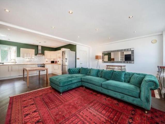 3 bedroom flat for rent in Long Lane, Smithfield, City of London, EC1A