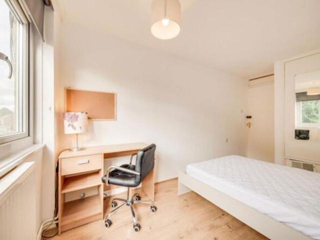 3 bedroom flat for rent in Longmeadow Way, Canterbury, CT2