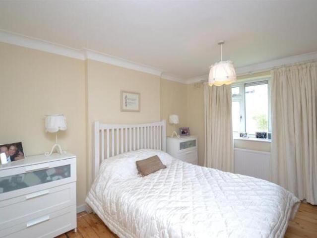 3 bedroom flat for rent in Lonsdale Road, Barnes, SW13