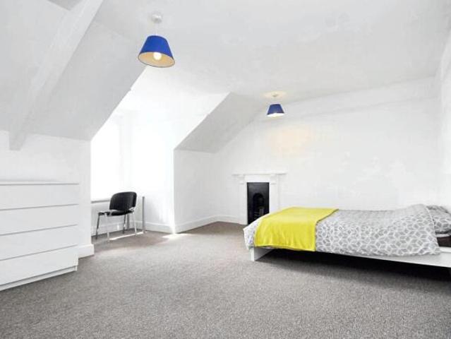 3 bedroom flat for rent in Lockyer Road, Flat 4, Plymouth, PL3
