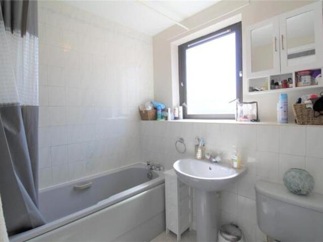 3 bedroom flat for rent in Logie Green Road, Edinburgh, EH7