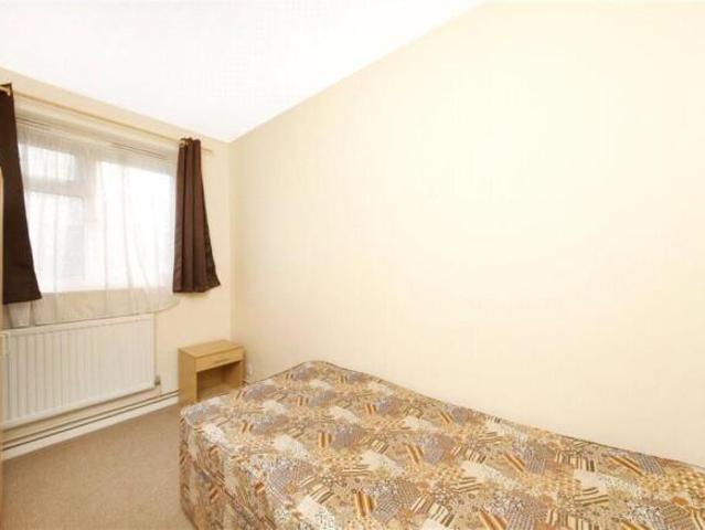 3 bedroom flat for rent in Lorrimore Road, Walworth, London, SE17