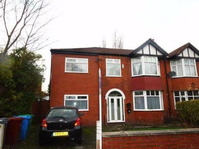 3 bedroom flat for rent in Lower Park Road Manchester M14