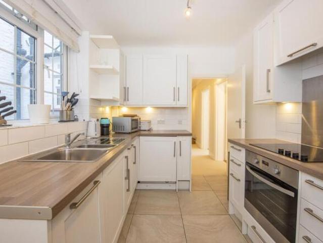 3 bedroom flat for rent in Lower Park, SW15