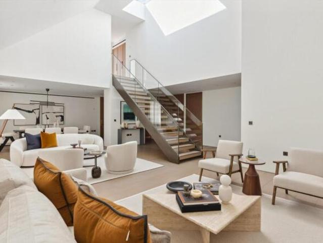 3 bedroom flat for rent in Lowndes Square, London SW1X
