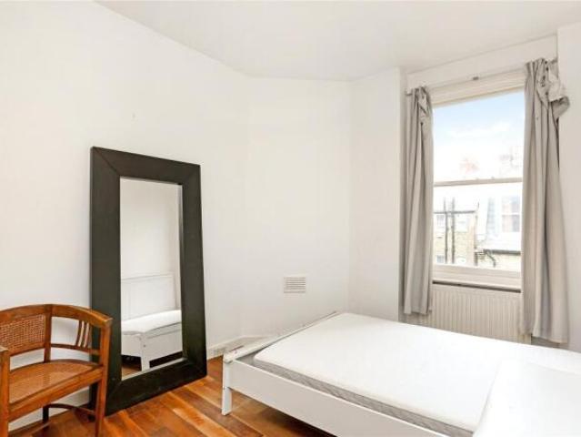 3 bedroom flat for rent in Lurline Gardens, London, SW11