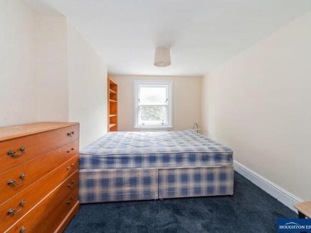 3 bedroom flat for rent in Lydford Road Maida Vale London W9