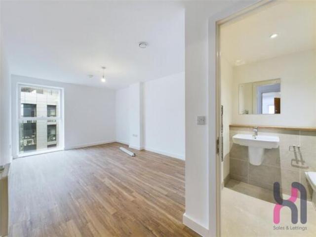 3 bedroom flat for rent in Manchester Waters, 5 Pomona Strand, Old Trafford, M16