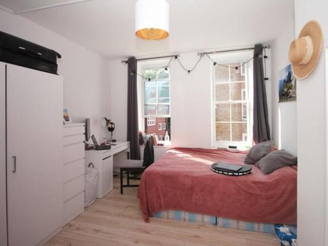 3 bedroom flat for rent in Manciple Street, London, SE1