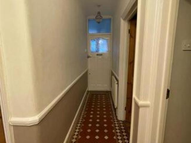 3 bedroom flat for rent in Mandrake Road, London, SW17