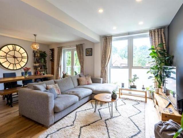 3 bedroom flat for rent in Mansion View, Chapel Allerton, LS7