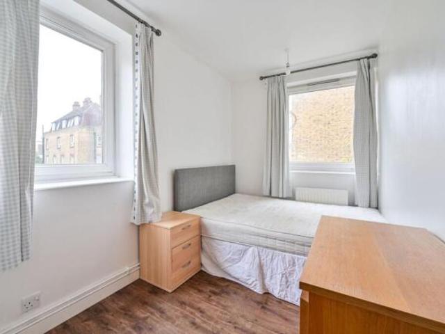 3 bedroom flat for rent in Madron Street, Elephant and Castle, London, SE17