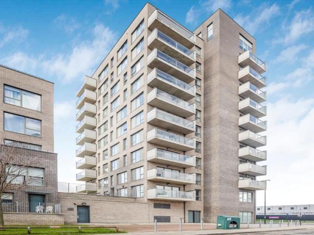 3 bedroom flat for rent in Magellan Boulevard, Gallions Reach, E16