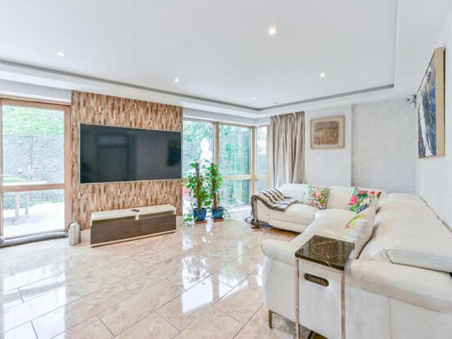 3 bedroom flat for rent in Maida Vale, London, NW6