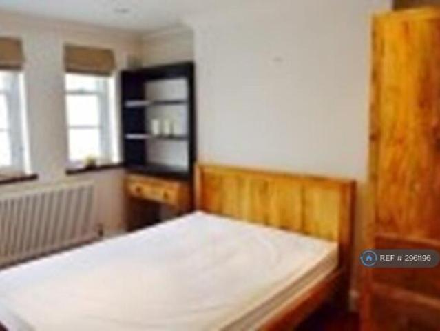 3 bedroom flat for rent in Malden Crescent, London, NW1