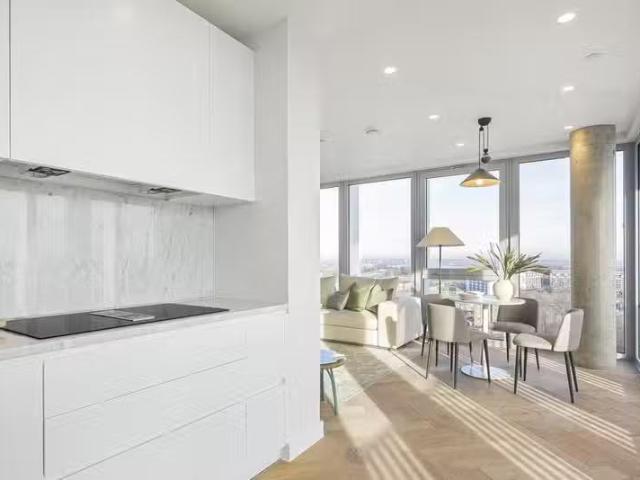 3 bedroom flat for rent in Mapple Path, London E5 8FB, E5