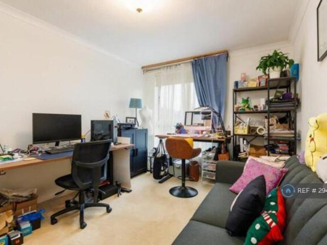 3 bedroom flat for rent in March Court, London, SW15