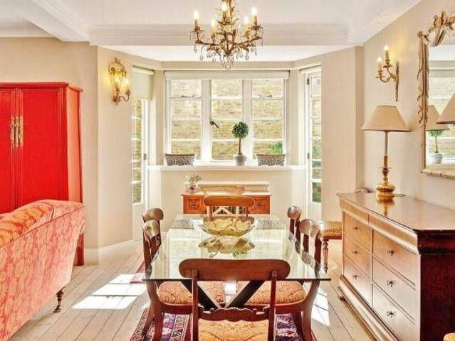 3 bedroom flat for rent in Marlborough Court, Pembroke Road, Kensington, W8