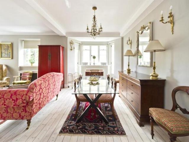 3 bedroom flat for rent in Marlborough Court, Pembroke Road, London, W8