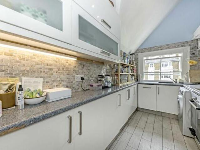 3 bedroom flat for rent in Marlborough Road, Richmond, TW10