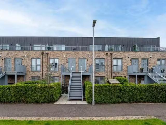 3 bedroom flat for rent in Mauseley Park, Cammo, Edinburgh, EH4