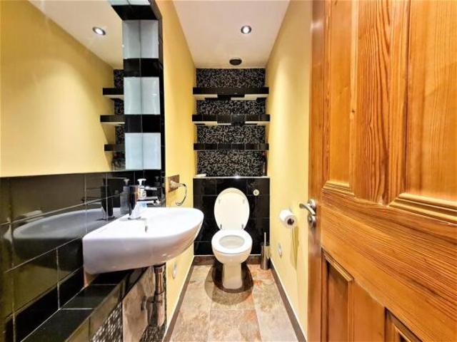 3 bedroom flat for rent in Meath Street, London, SW11