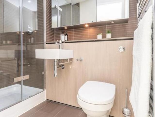 3 bedroom flat for rent in Merchant Square, Paddington Basin, W2
