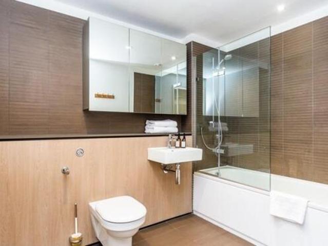 3 bedroom flat for rent in Merchant Square, Paddington, London W2