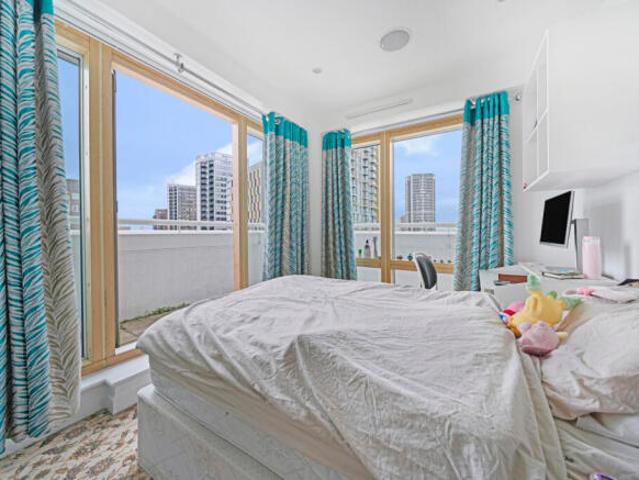 3 bedroom flat for rent in Metro Central Heights, 119 Newington Causeway, SE1