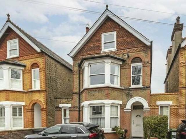3 bedroom flat for rent in Minerva Road Kingston KT1
