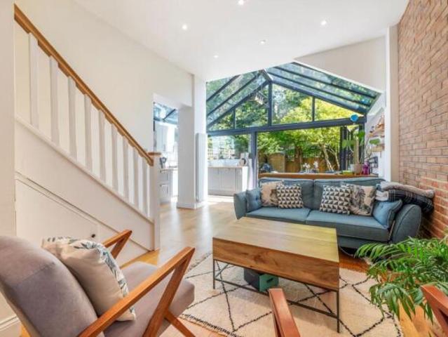 3 bedroom flat for rent in Milton Avenue, Highgate, N6