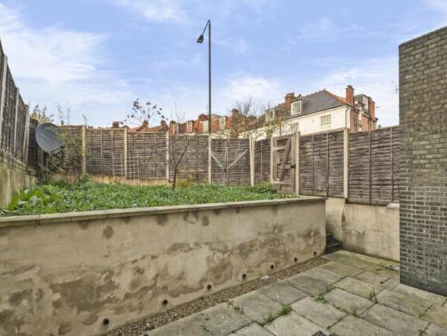 3 bedroom flat for rent in Mill Lane, London, NW6