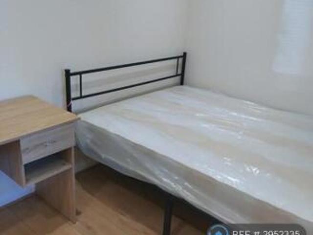 3 bedroom flat for rent in Miller Court, London, NW4