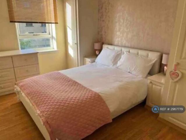3 bedroom flat for rent in Milnpark Gardens, Glasgow, G41