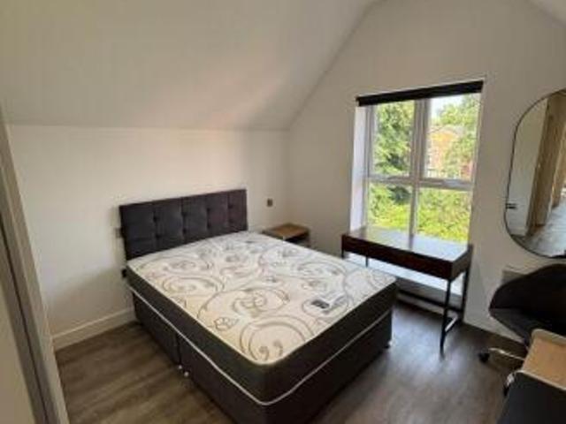 3 bedroom flat for rent in Mitford Road, Fallowfield, M14