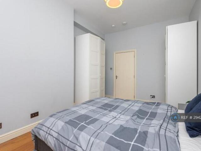 3 bedroom flat for rent in Montagu Mansions, London, W1U