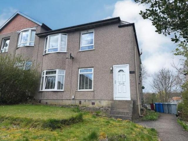 3 bedroom flat for rent in Montford Avenue, Kings Park, G73