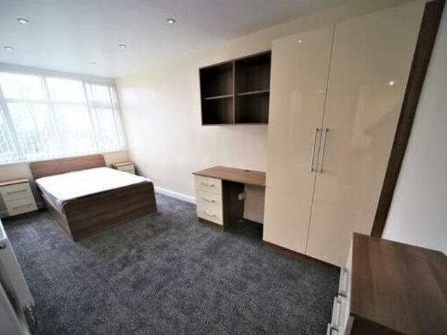 3 bedroom flat for rent in Montpelier Terrace Woodhouse Leeds LS6