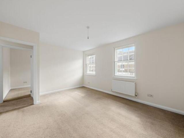 3 bedroom flat for rent in Montpelier Vale, London, SE3