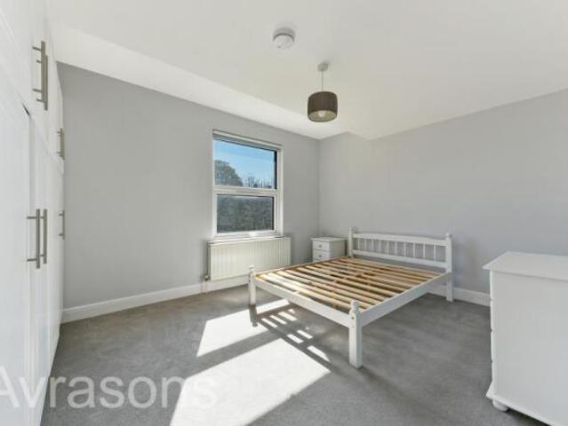 3 bedroom flat for rent in Montrell Road, Brixton Hill, SW2