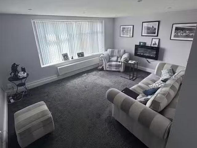 3 bedroom flat for rent in Monarch House, Pound Road, Oldbury.